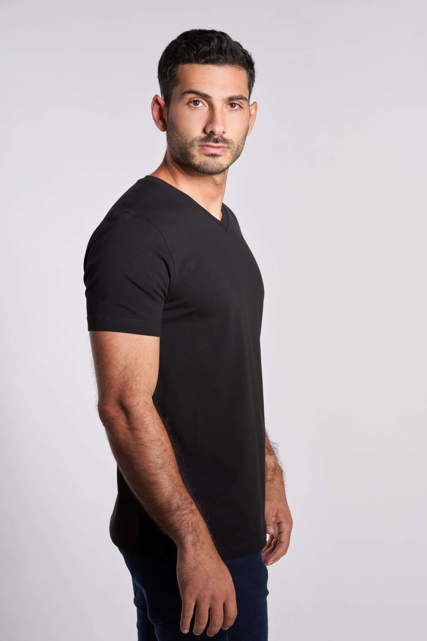 T-Shirt Basic V-Neck - Comfortable and Stylish Essentials for Everyone ...